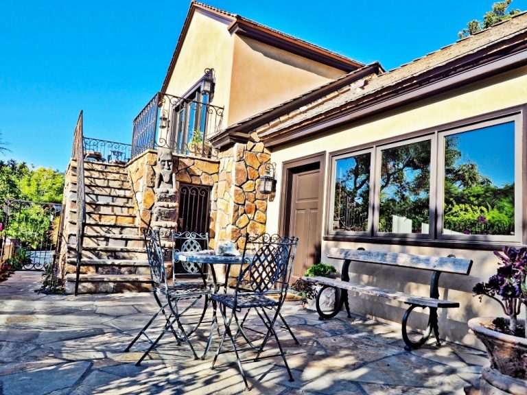 Secluded Estate - The Hug Co.